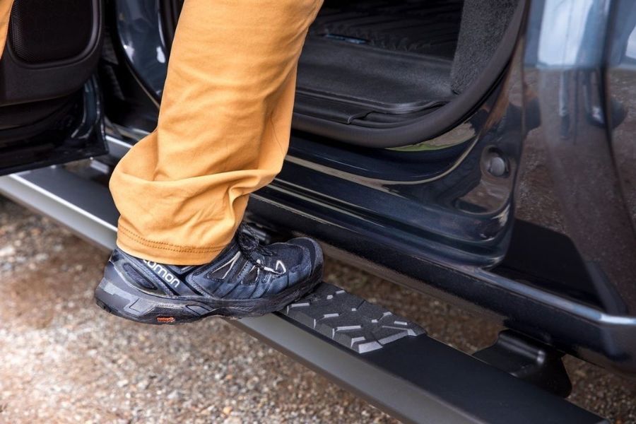 Aluminum Edge Series Step Bars | LINE-X